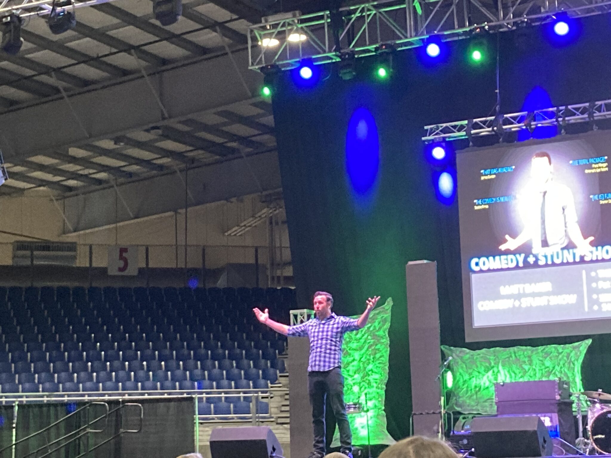Giant Venues! – MagicShow.Tips