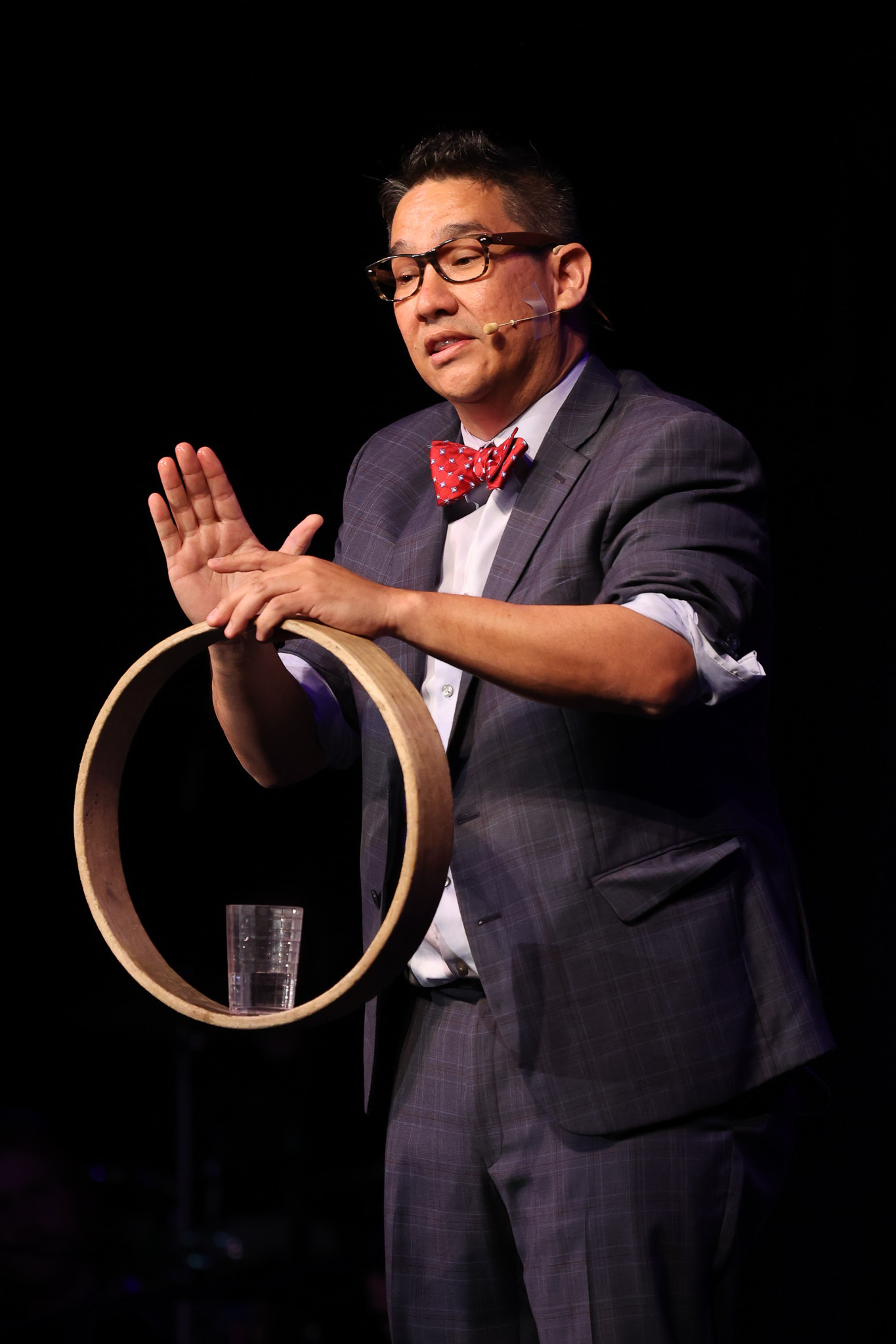 Hoop and Glass Trick – MagicShow.Tips