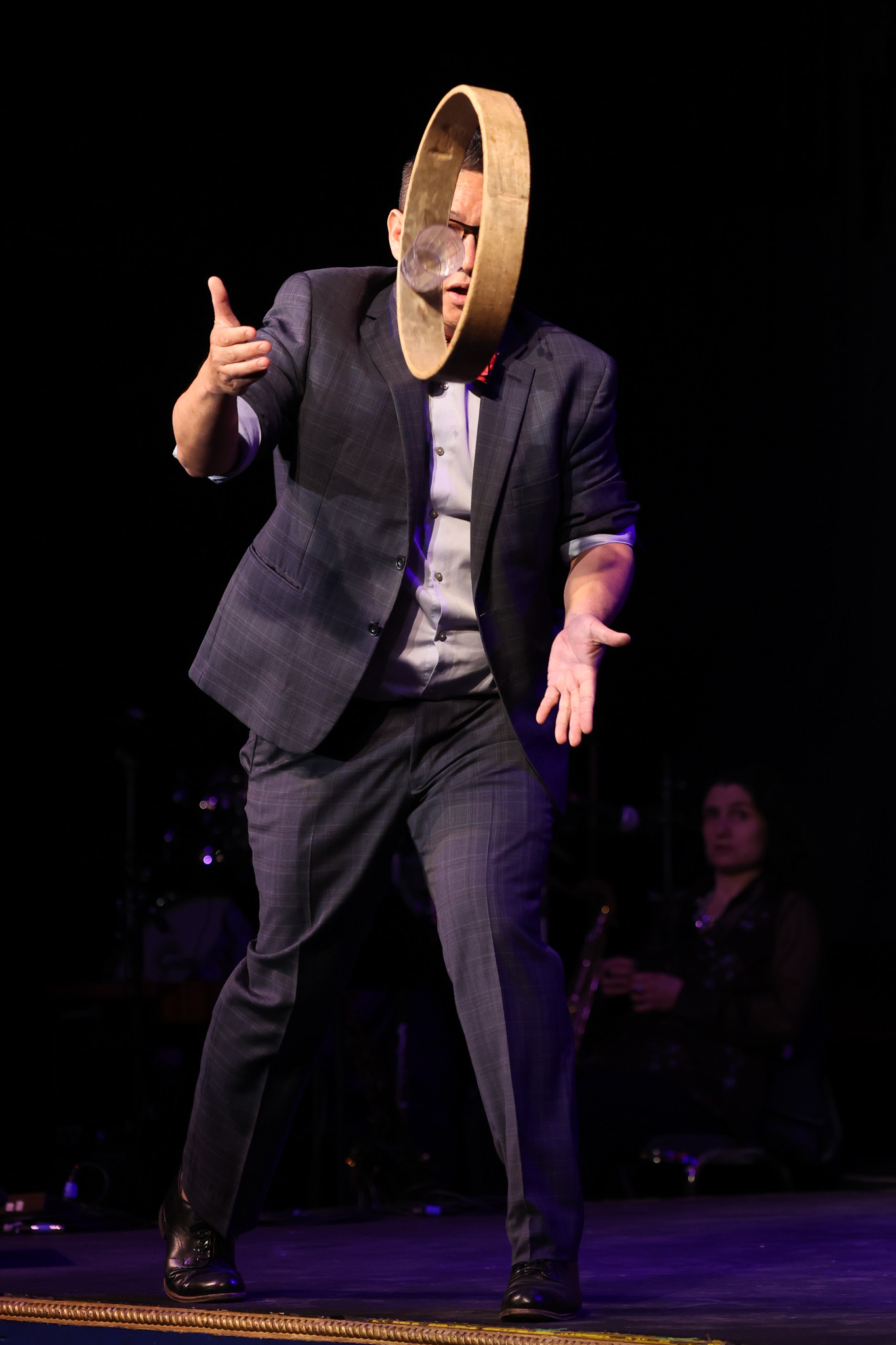 Hoop and Glass Trick – MagicShow.Tips