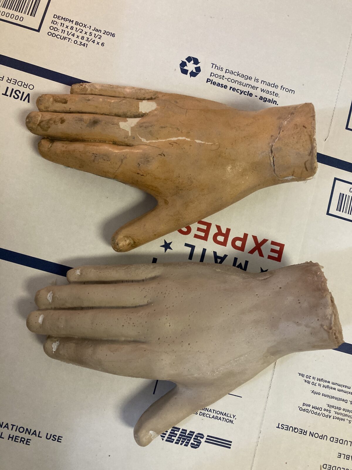 Spirit Rapping Hand – MagicShow.Tips