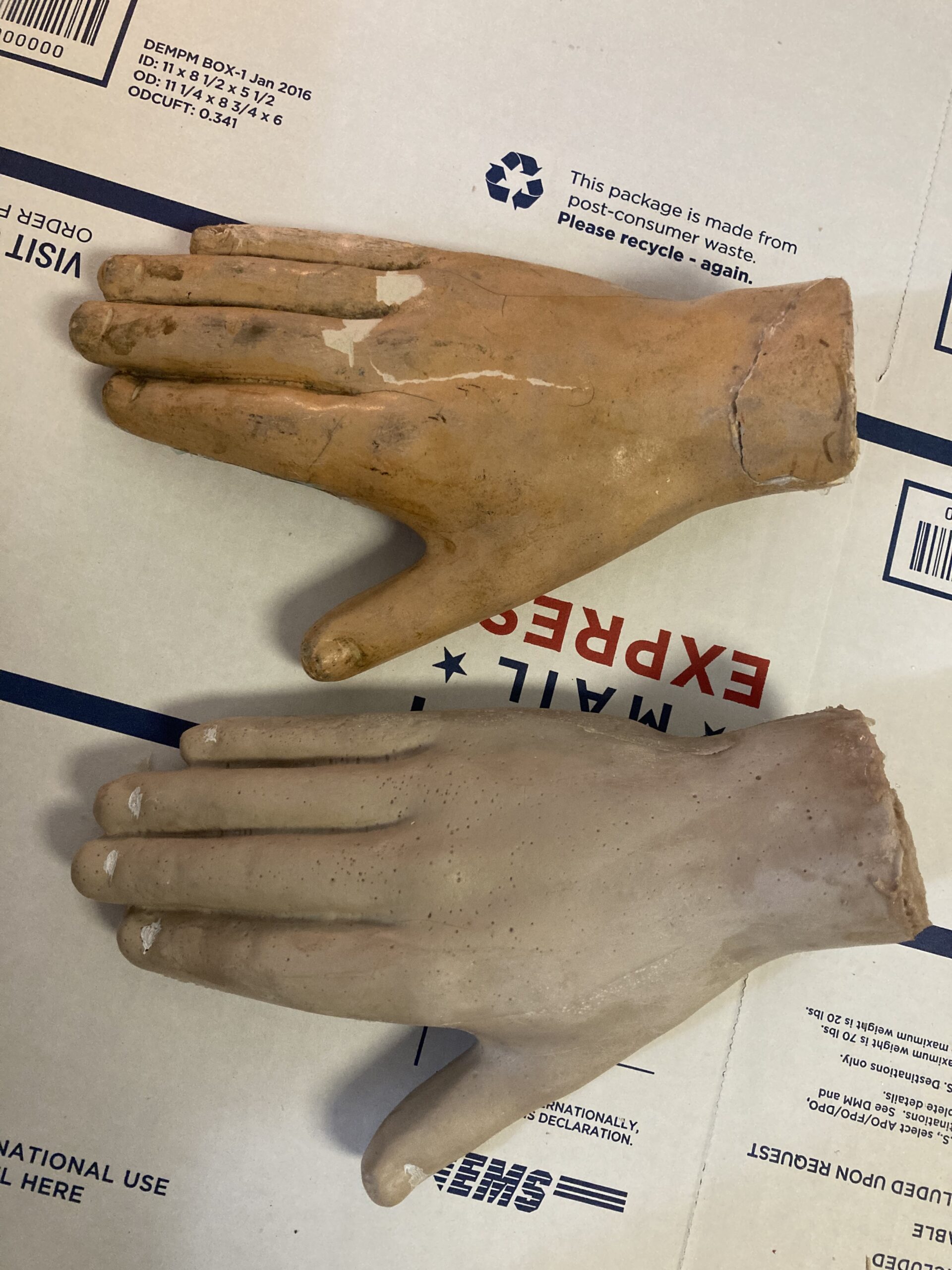 Spirit Rapping Hand – MagicShow.Tips