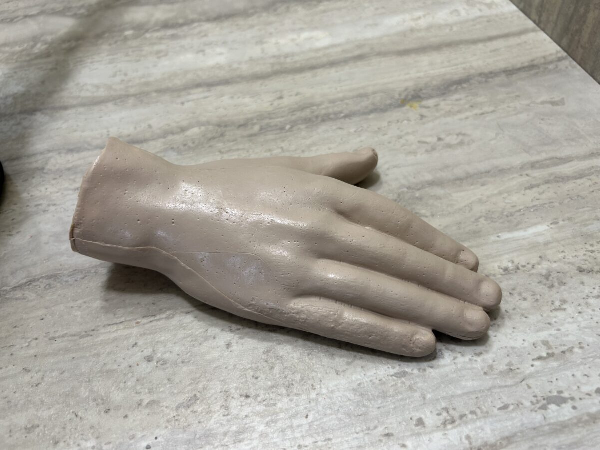 Spirit Rapping Hand – MagicShow.Tips