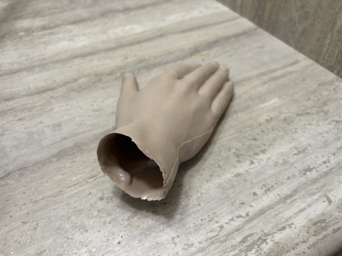 Spirit Rapping Hand – MagicShow.Tips