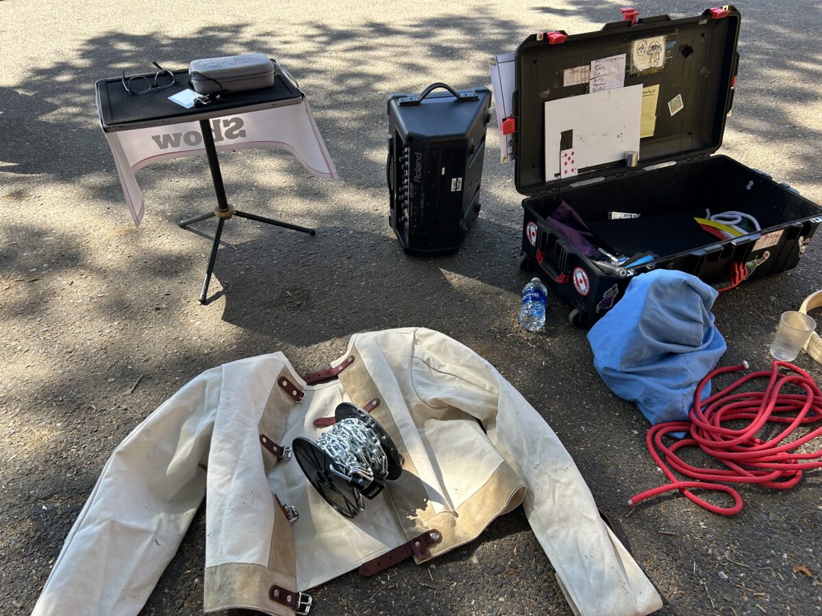 Strait Jacket and Chain Escape! – MagicShow.Tips