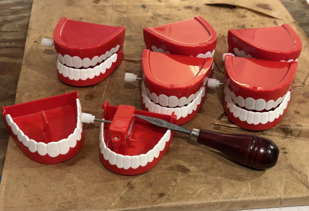 Making Remote Control Chattering Teeth! – MagicShow.Tips