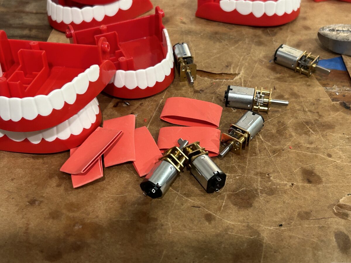 Making Remote Control Chattering Teeth! – MagicShow.Tips