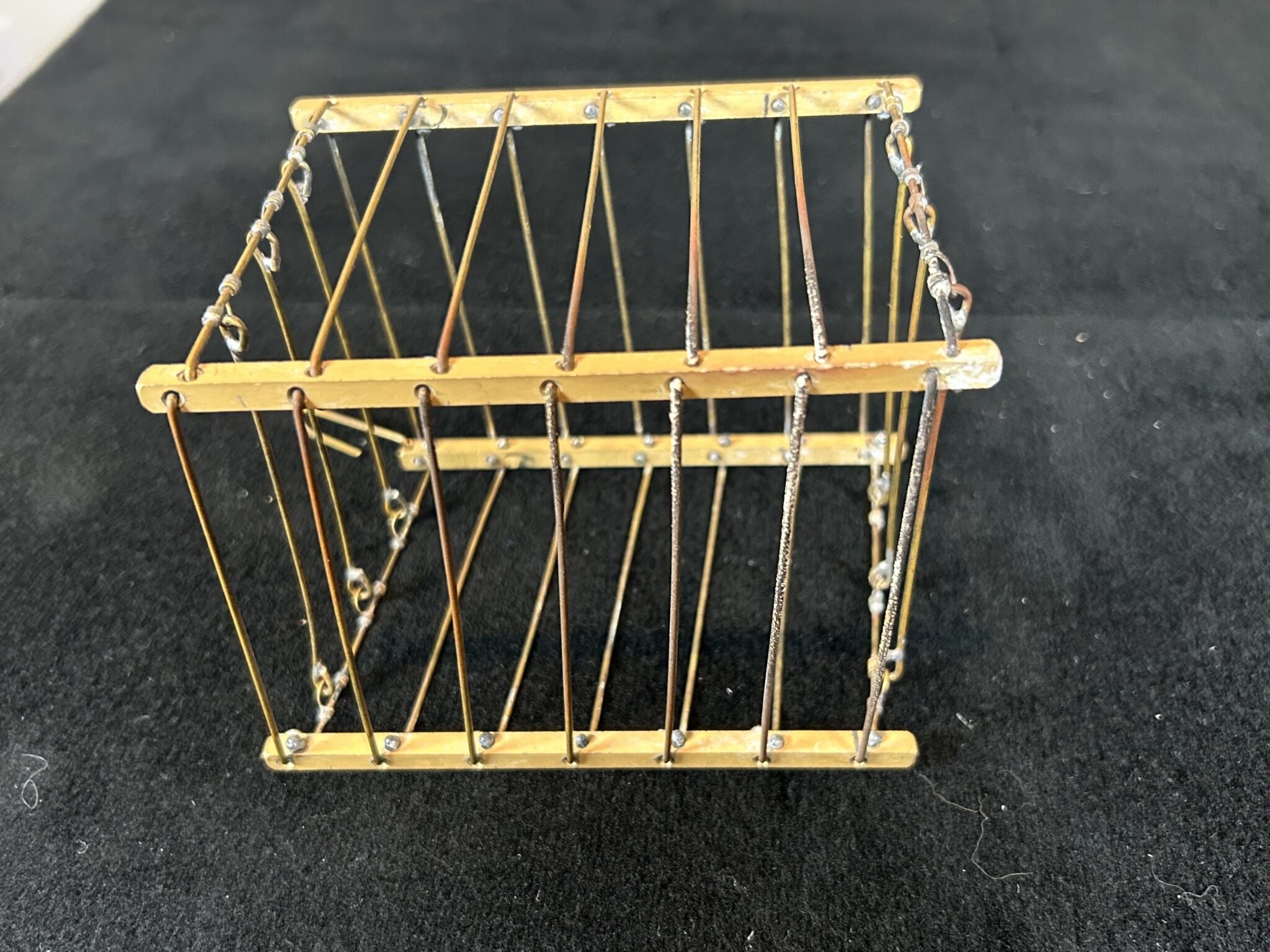 Unusual Vanishing Birdcage – MagicShow.Tips